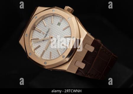 Audemars Piguet Royal Oak 15400 Stock Photo - Alamy