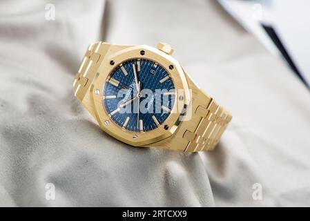Audemars Piguet Royal Oak 15450 Stock Photo - Alamy