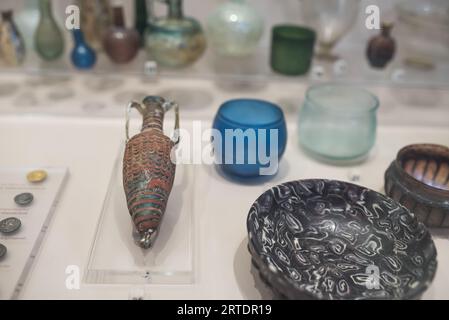 Ancient Minoan everyday items on display in the museum Stock Photo - Alamy