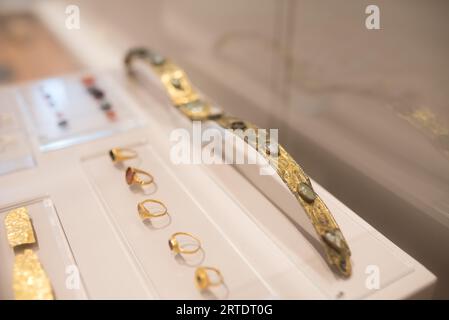 Ancient Minoan gold jewellery on display in the museum Stock Photo - Alamy