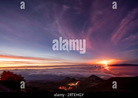 Stunning view of the 2022 eruption and lava flow of Mauna Loa Volcano (Moku‘āweoweo, the world's ...