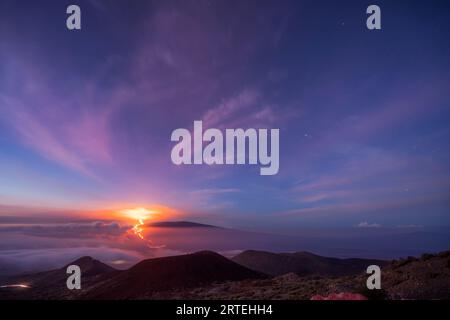 Stunning overview of the 2022 eruption and lava flow of Mauna Loa Volcano (Moku‘āweoweo, the ...
