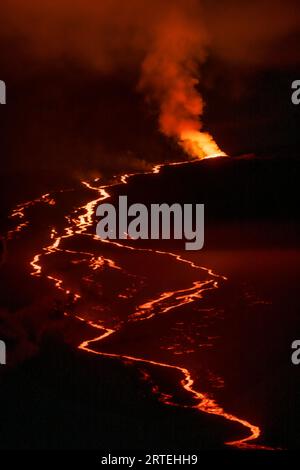 Fiery Lava flow of the 2022 eruption of Mauna Loa Volcano (Moku‘āweoweo, the world's largest ...