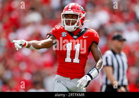 Georgia wide receiver Arian Smith (11) catches a pass ahead of Notre ...