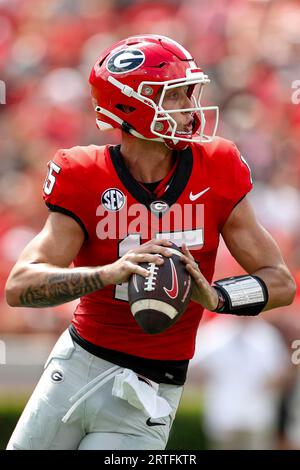 Georgia quarterback Carson Beck (15) runs with the ball during an NCAA ...