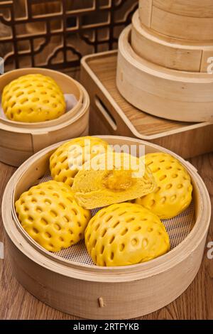Steamed Custard Buns (Nai Wong Bao）, chinese bun,bao zi Stock Photo - Alamy