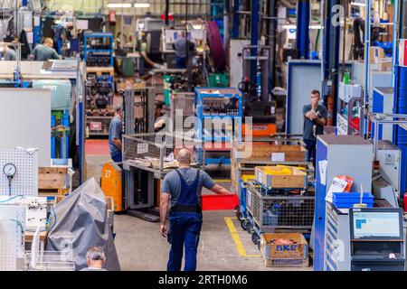Fulda, Germany. 06th Sep, 2023. A diesel locomotive of Netz ...