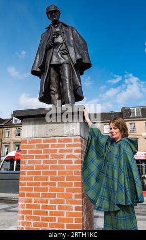 Statue of Sir Arthur Conan Doyle's character Sherlock Holmes outside ...