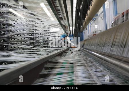 The mechanical equipment of the plastic weaving production line is ...