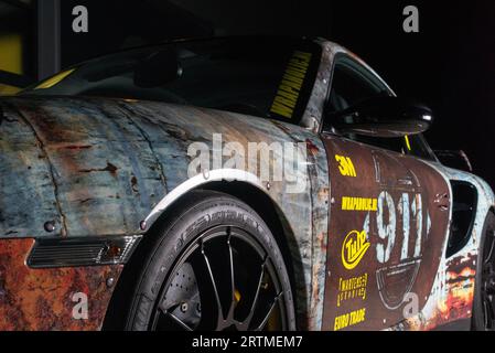 Night shoot with a Porsche 911 GT2 with a custom rusty 'rat car' wrap ...