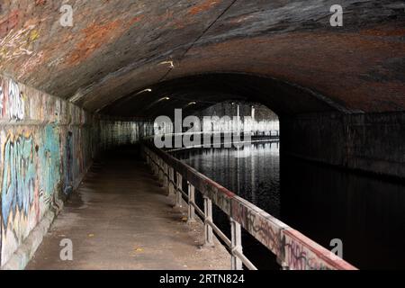 Curzon Street canal tunnel, Birmingham Stock Photo - Alamy