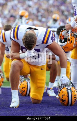 LSU tight end Mason Taylor (86) sets up on the line against Alabama ...