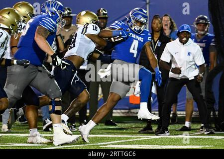 Memphis running back Blake Watson (4) gains yardage against Navy during ...