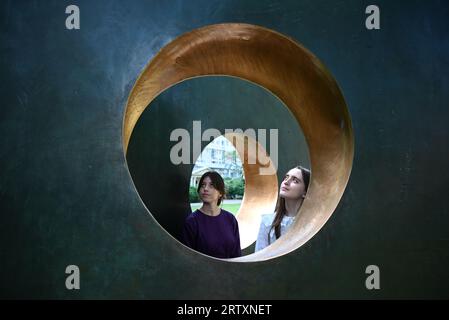 DAME BARBARA HEPWORTH’S THREE OBLIQUES (WALK IN) INSTALLED IN ST JAMES ...