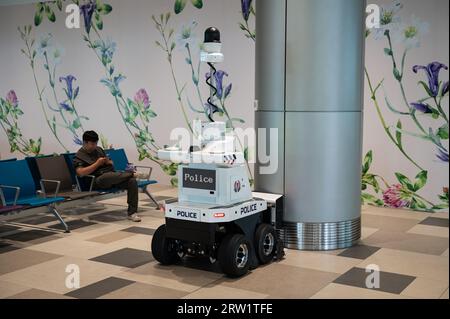 Police robot, Singapore Changi Airport Terminal 4 Stock Photo - Alamy