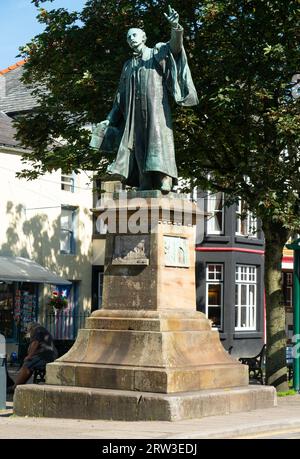 Thomas Edward Ellis statue, High Street, Bala, Gwynedd, North Wales ...