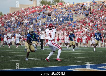 Oklahoma wide receiver Nic Anderson makes a catch for a touchdown ...