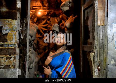 Fashion Model Rima Bhattacharya poses for a photo infront of a Graffiti ...