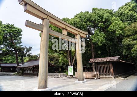 The massive Ni no Torri gate or second Torri at the entrance to the ...