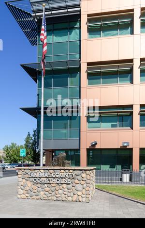 Yakima, WA, USA - September 14, 2023; Rock wall sign with fountain ...