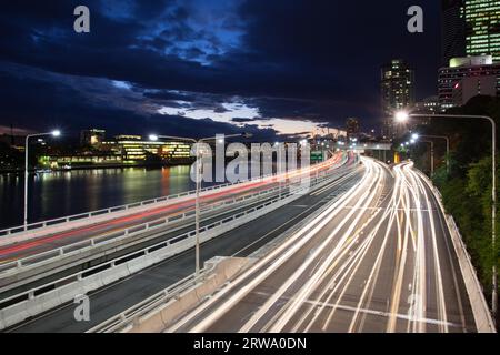 Traffic streams along the Pacific Motorway and Victoria Bridge during ...