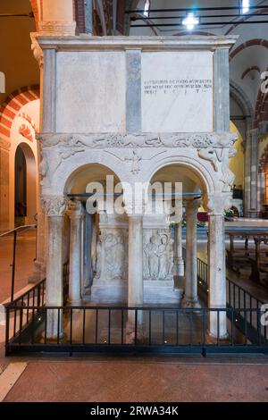 Pulpit from 1204 and 1212 above the early Christian Pergamo and ...