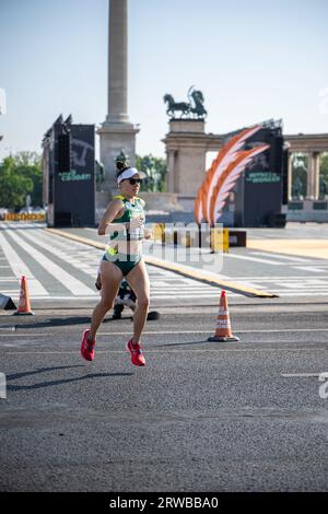 Isobel BATT-DOYLE participating in the marathon at the World Athletics ...