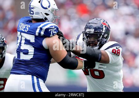 Indianapolis Colts guard Will Fries (75) runs onto the field for an NFL ...