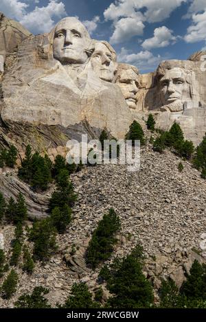presidents bust at mount rushmore Stock Photo - Alamy