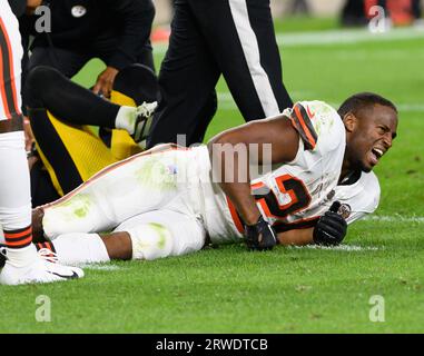 Cleveland Browns running back Nick Chubb (24) runs with the ball during ...