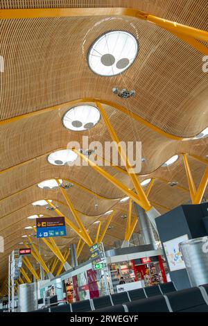 View of the interior of Terminal 1 at Adolfo Suarez Barajas Airport in ...