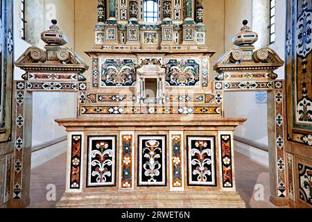 Gerace Calabria Italy. The interior and the baroque altar of Saint ...