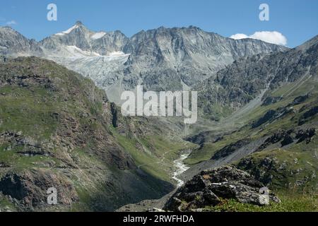 hochalpines Gipfelpanorama im Walliser Val de Bagnes Stock Photo - Alamy