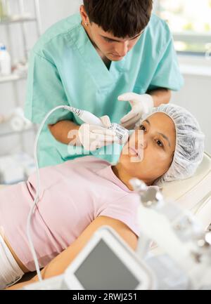 Using and cold hammer whitening attachment Stock Photo - Alamy