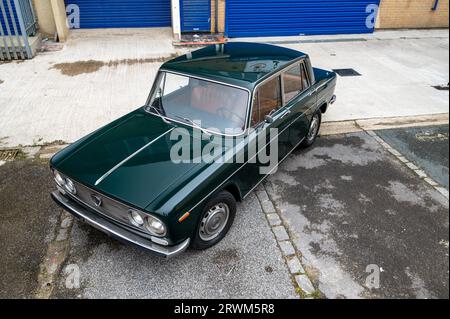 Alfa Romeo 2000 saloon parked in an urban setting Stock Photo - Alamy