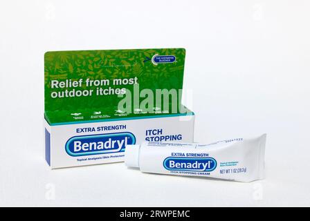 Benadryl Itch Stopping Cream, an over-the-counter topical analgesic ...