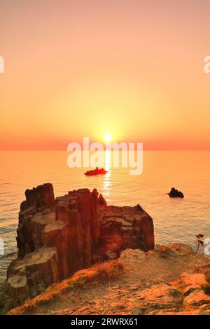 Sunset from Tojinbo over the Sea of Japan Stock Photo - Alamy