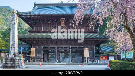 Minobu-san Kuonji Temple Gate Stock Photo - Alamy