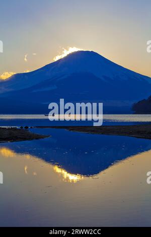 Fuji at sunset from Yamanakako Stock Photo - Alamy