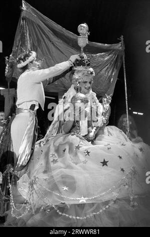 Alternative Miss World Competition 1981 UK. The audience in the Grand ...