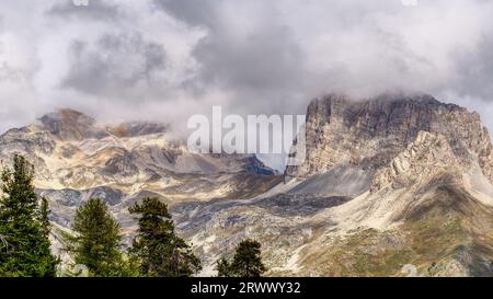 Trekking sulle Alpi Stock Photo - Alamy