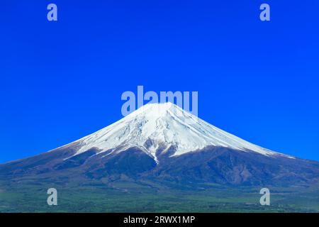Snowy Mt. Fuji under clear sky Stock Photo - Alamy