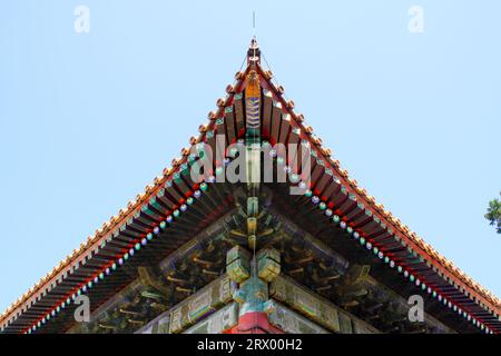 Arch of wooden architecture, Dacheng Hall, Beijing Temple of Confucius ...