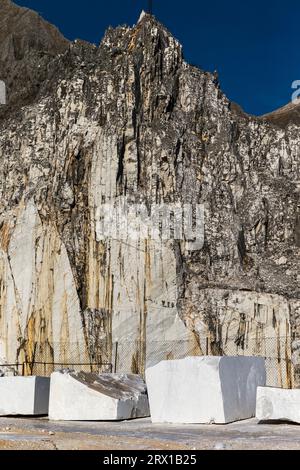 Marble mines above town of Carrara, Tuscany, Italy Stock Photo - Alamy