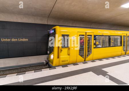 Berlin , U Bahnhof UNTER DEN LINDEN Stock Photo - Alamy