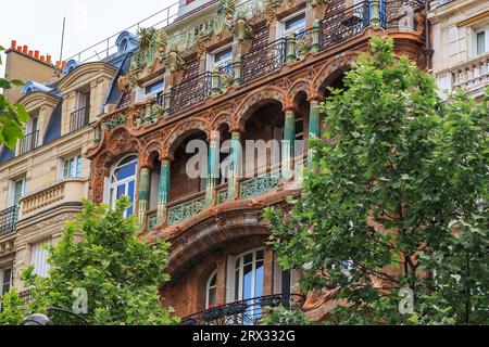 Paris (France): facade of the Lavirotte building, unusual Art Nouveau ...