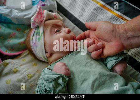 2 week old baby exibiting a Rooting Reflex when face is stroked Stock ...