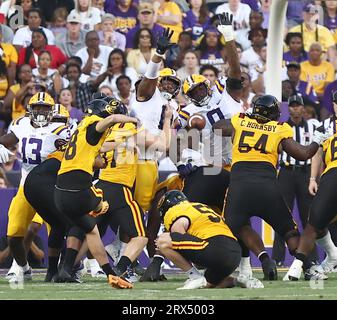 LSU Tigers defensive tackles Mekhi Wingo (18) and Maason Smith (0) both ...