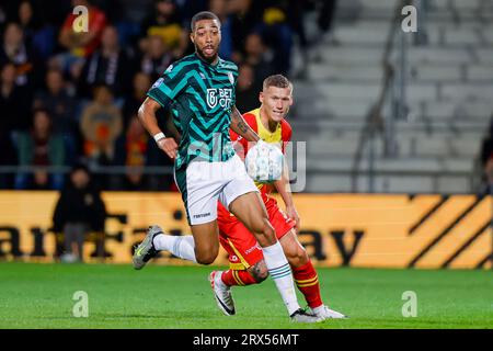 DEVENTER - (l-r) Victor Edvardsen of Go Ahead Eagles, Dylan Rietveld of ...