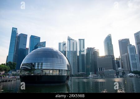 Singapore - 20 October 2022: Apple Marina Bay Sands with a view of ...